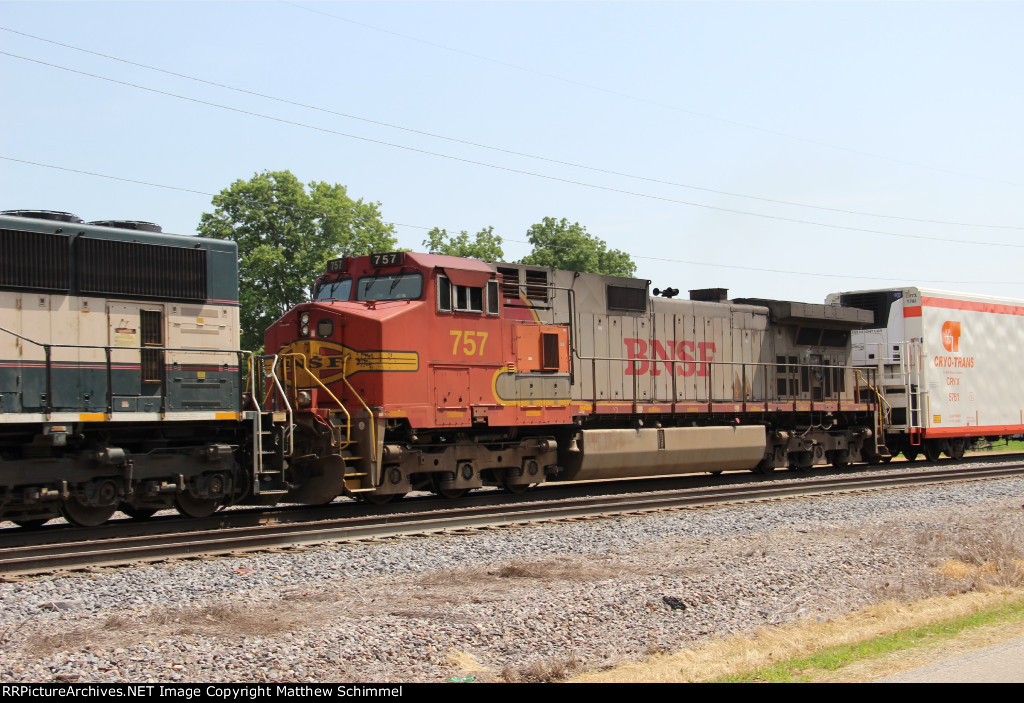 BNSF 757